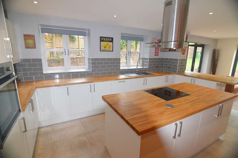 As New Howdens Greenwich Gloss White Kitchen | Used Kitchen Hub