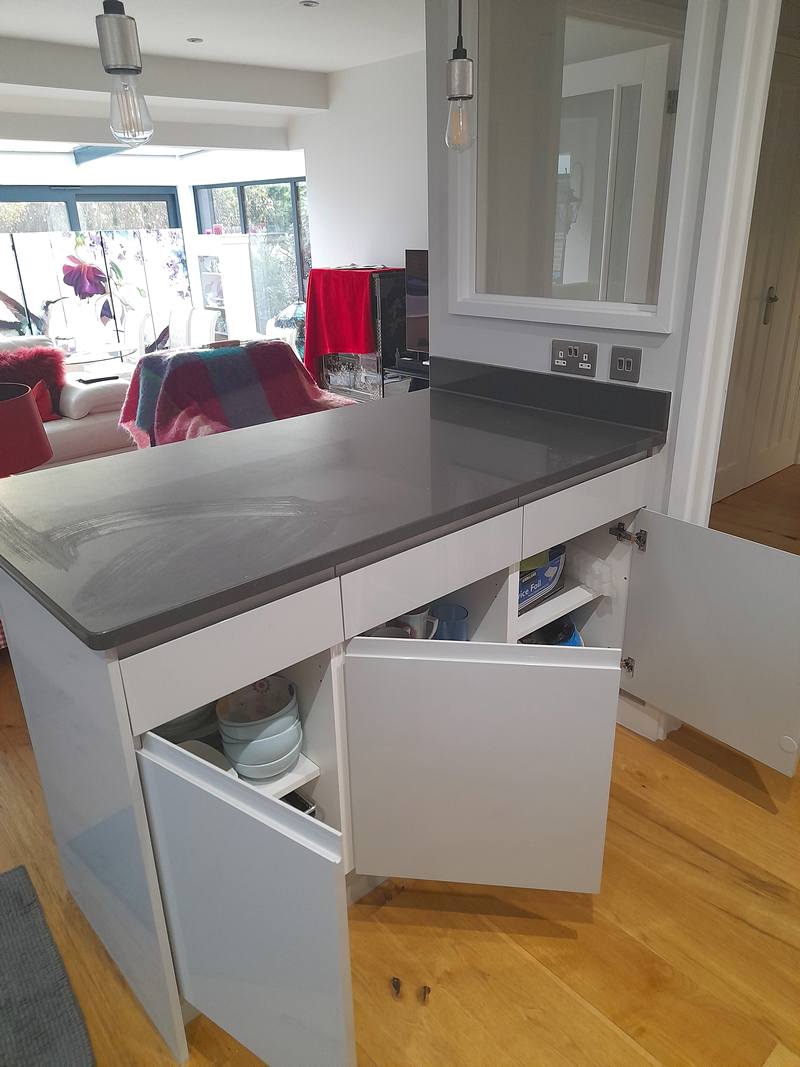 Modern Gloss Grey Howdens Kitchen + Stone Worktops & Appliances ...