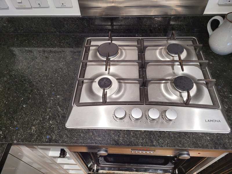 Gloss Grey Howdens Handleless Kitchen - Quartz Worktops - 3831666 ...