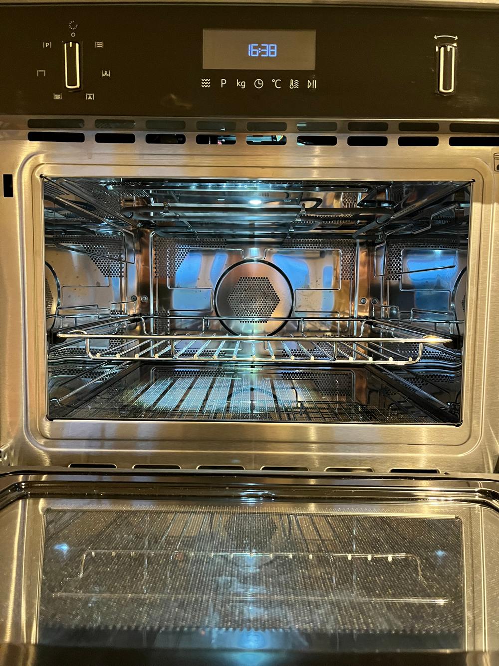 Howdens As New Shaker Style Graphite Grey Kitchen & Peninsular ...