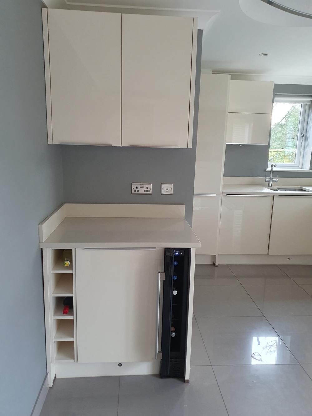 Nobilia Modern Ivory High Gloss Kitchen Neff & Caple Appliances ...