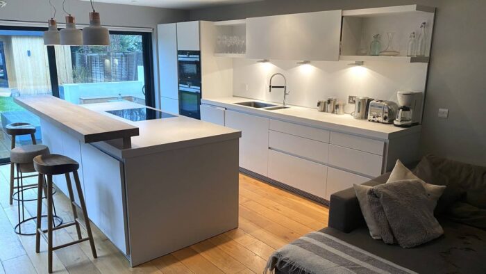 Bulthaup Matt White Handless Kitchen & Island Siemens Neff - 3832034 ...