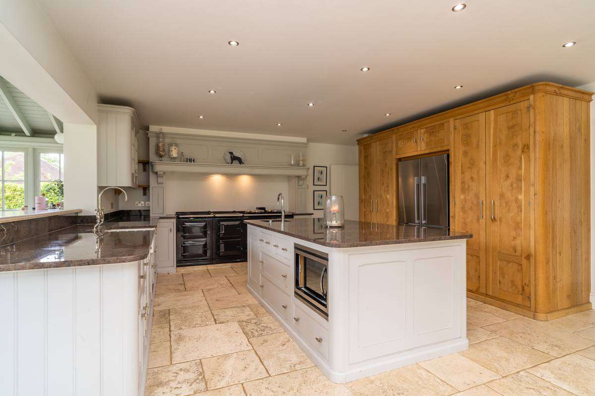 Mark Wilkinson Ex Display and Used Kitchens | Used Kitchen Hub