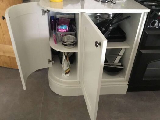 Howdens Elmbridge Porcelain Shaker Kitchen & Island - 3832179 | Used ...