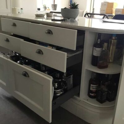 Howdens Elmbridge Porcelain Shaker Kitchen & Island - 3832179 | Used ...