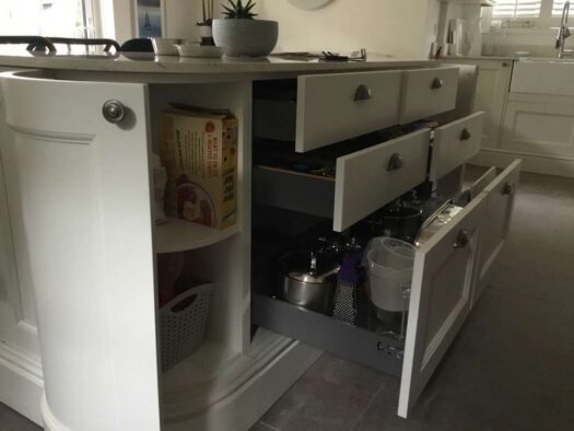 Howdens Elmbridge Porcelain Shaker Kitchen & Island - 3832179 | Used ...