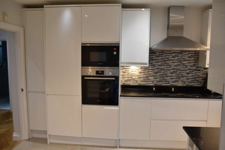 Howdens White Gloss Modern Kitchen & Utility Room - 3832275 | Used ...