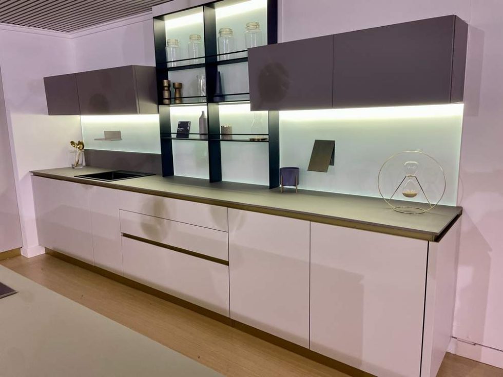 Ex Display Scavolini Delinea Handleless Anthracite Kitchen & Island ...