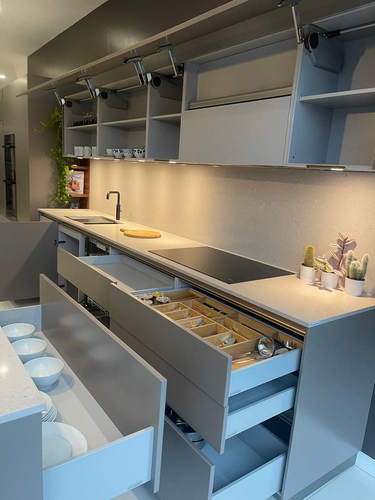 Ex Display Warendorf Luxury Basalt Smooth Lacquer Handleless Kitchen ...