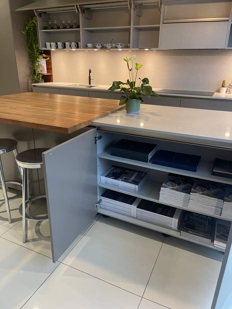 Ex Display Warendorf Luxury Basalt Smooth Lacquer Handleless Kitchen ...