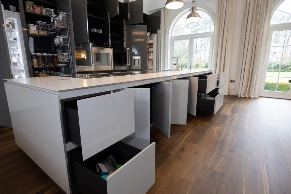 Luxury Poliform Large Kitchen plus Large Utility Room & Laundry Room ...