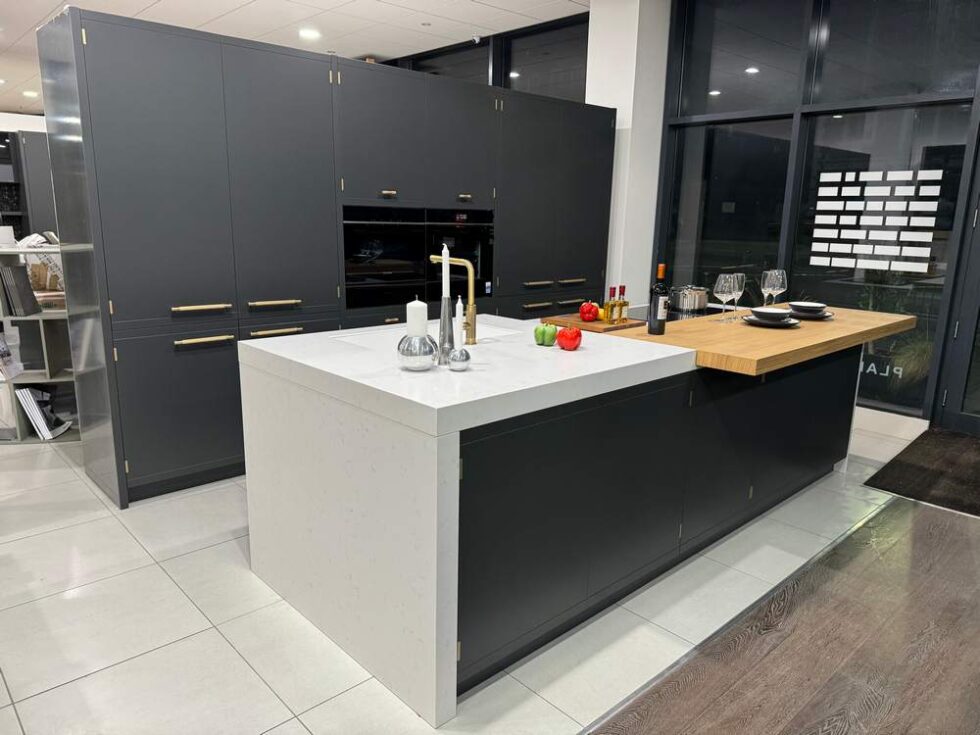 Ex Display Miton Anunba Anthracite Kitchen with Island inc Breakfast ...