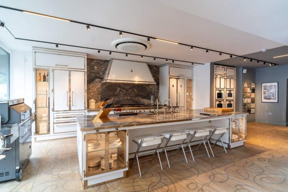 Ex Display Officine Gullo White Opaco Kitchen with Pantry & Island ...
