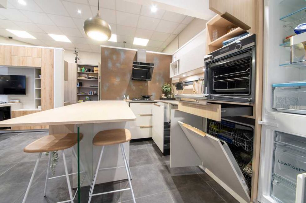 Ex Display Schmidt Two-Tone Arcos Clay Magnus Kitchen & Peninsula ...