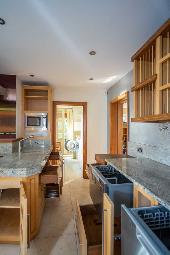 Luxury Oak Dovetail Joint Kitchen with Breakfast Bar & Utility Room ...