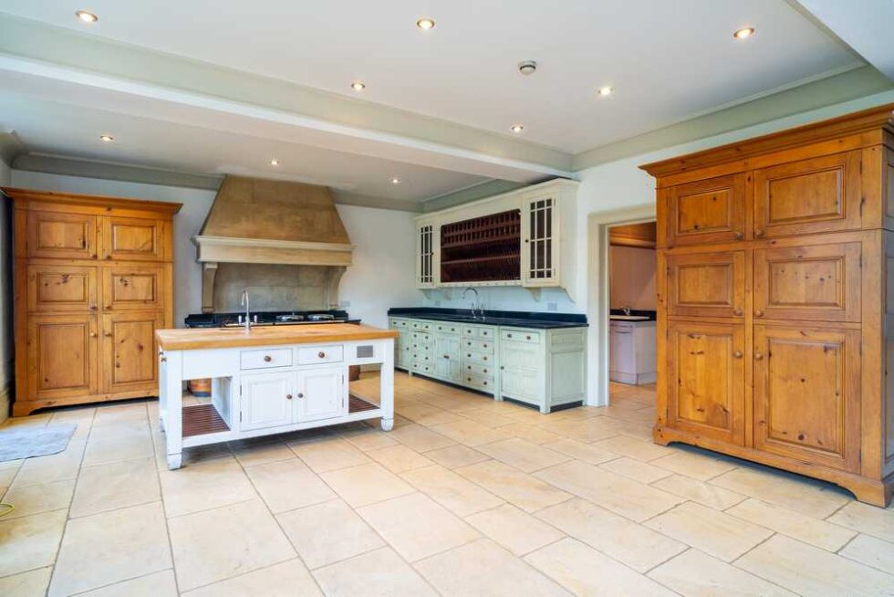 Luxury Chalon Inframe Dove Tail Joint Pale Green Kitchen with Island ...