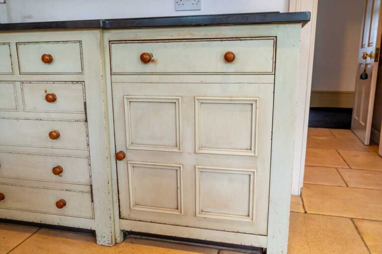 Luxury Chalon Inframe Dove Tail Joint Pale Green Kitchen with Island ...