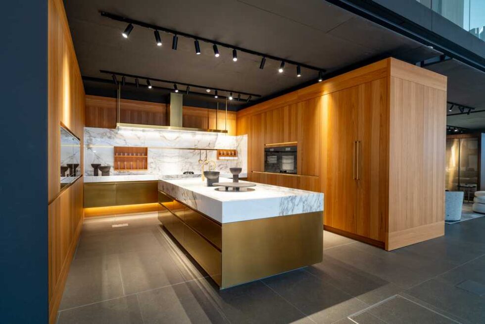 Luxury Ex Display Arclinea Convivium Teak Kitchen with Large Island ...