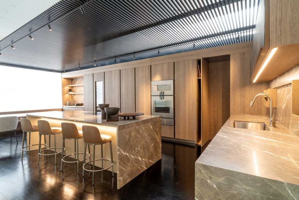 Luxury Ex Display Arclinea Thea Oak Kitchen inc Island & Scullery ...