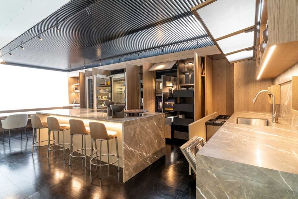 Luxury Ex Display Arclinea Thea Oak Kitchen inc Island & Scullery ...