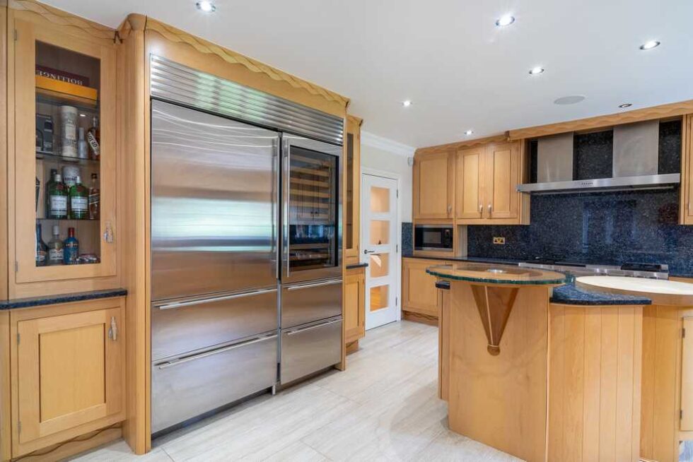 Luxury Mark Wilkinson Wooden Kitchen inc Island & Utility Room ...