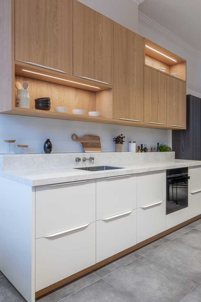 Ex Display Leicht Classic FF White - Alpine Oak Kitchen & Peninsula ...