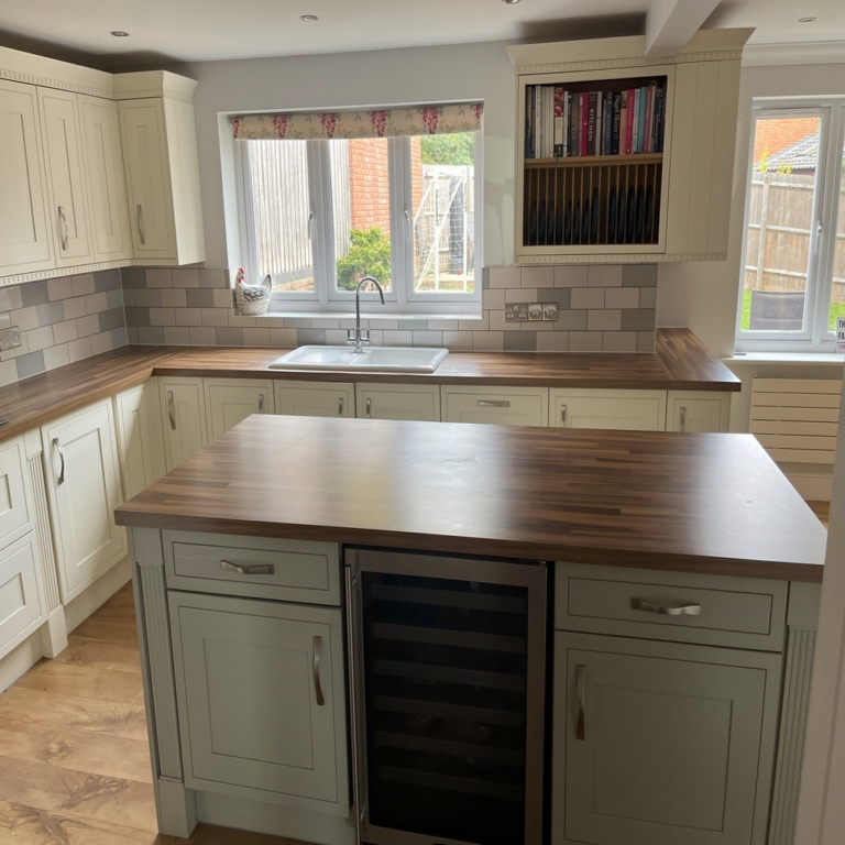 Howdens Tewkesbury White Shaker Kitchen with Island and Utility Room ...