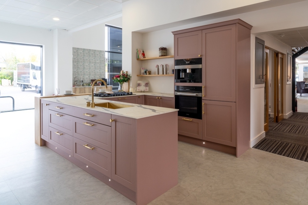 Ex Display Alku Aspen Pink Shaker Kitchen & Peninsula - 3833221 | Used ...