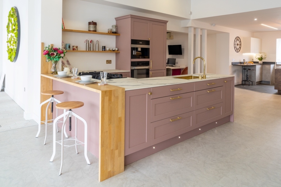 Ex Display Alku Aspen Pink Shaker Kitchen & Peninsula - 3833221 | Used ...