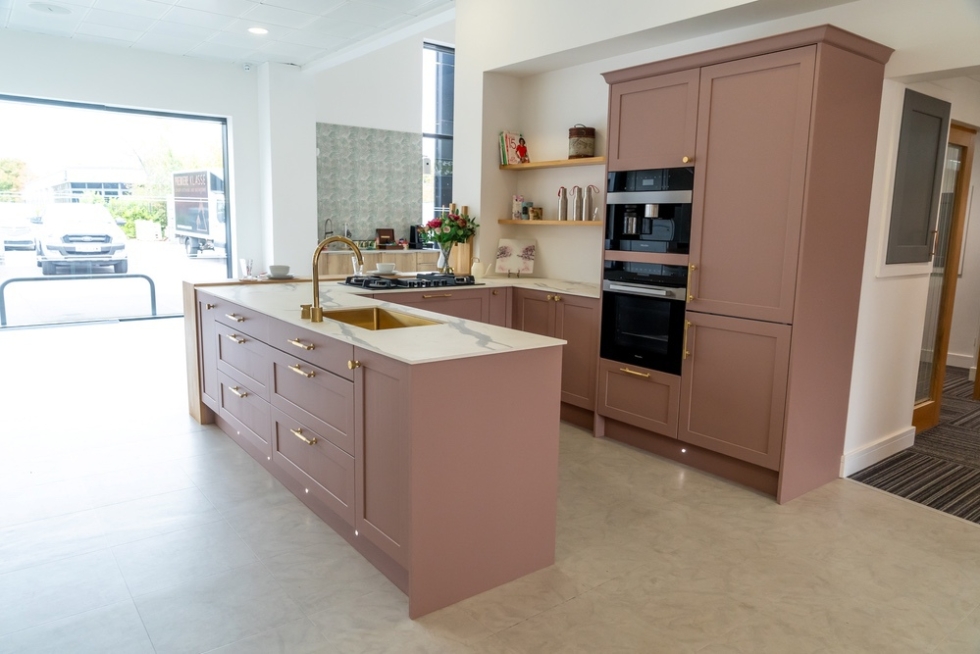 Ex Display Alku Aspen Pink Shaker Kitchen & Peninsula - 3833221 | Used ...