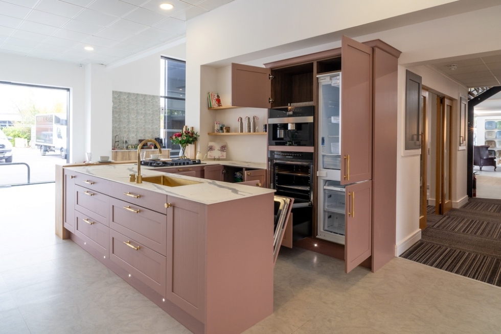 Ex Display Alku Aspen Pink Shaker Kitchen & Peninsula - 3833221 | Used ...