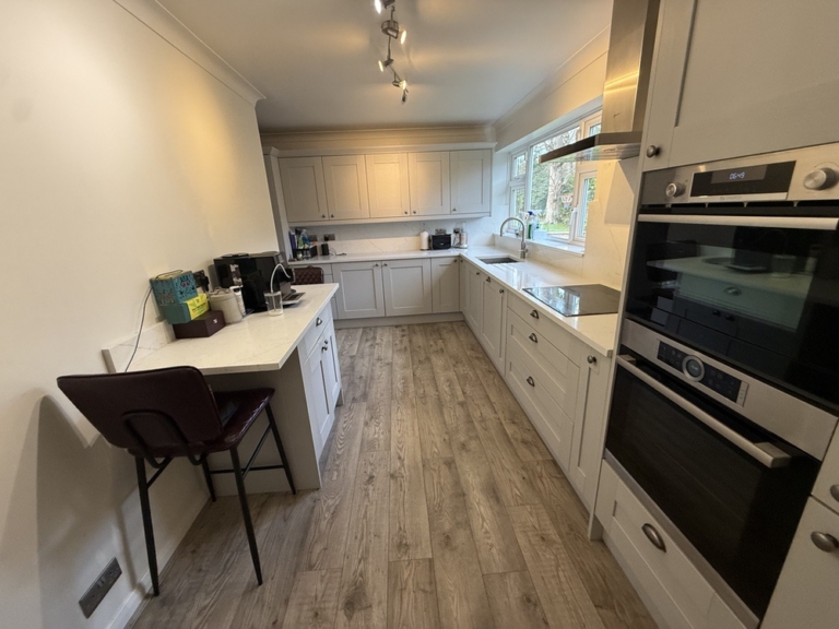 Wren Dove Grey Shaker Kitchen with Matching Breakfast Bar - 3833392 ...