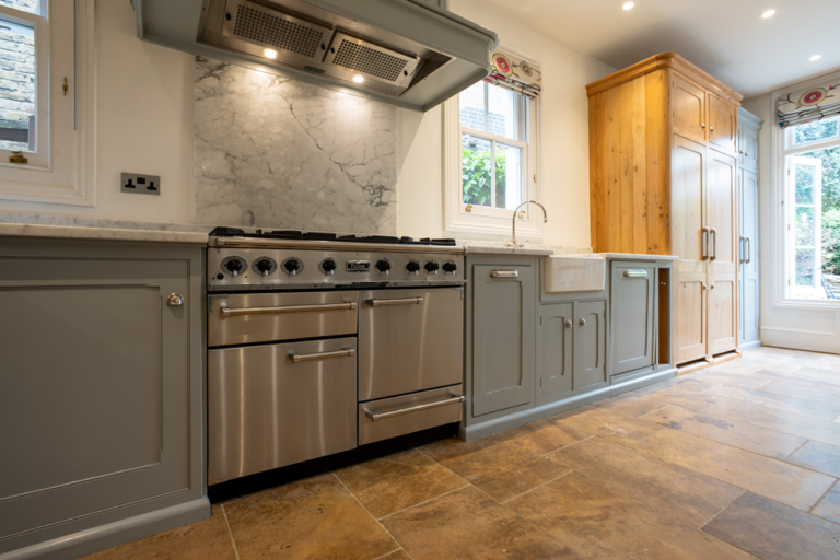 Luxury Mark Wilkinson Stone Grey & Wood Shaker Kitchen - 4849898 | Used ...